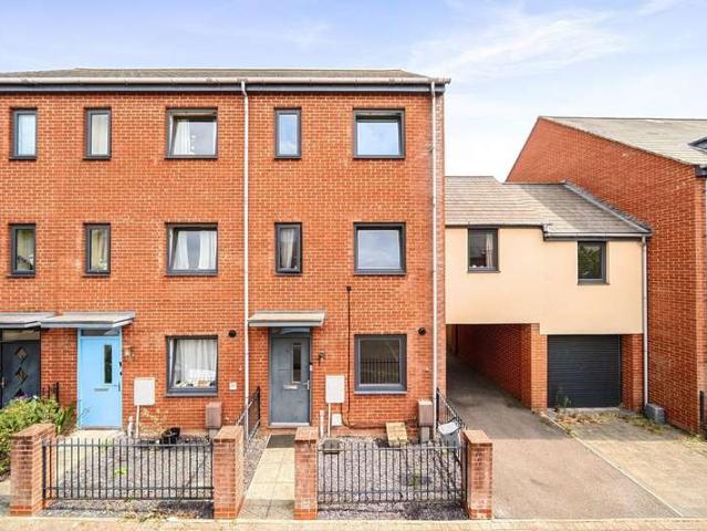 4 Bedroom Semi Detached House