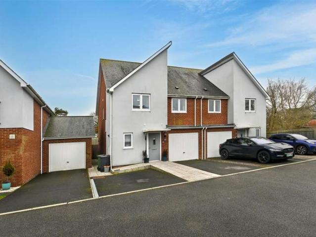 4 Bedroom Semi Detached House