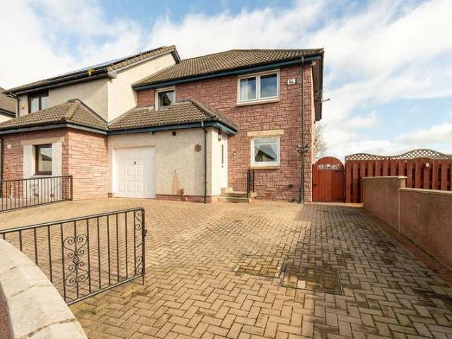 4 Bedroom Semi Detached House