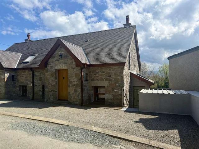 4 Bedroom Semi Detached House