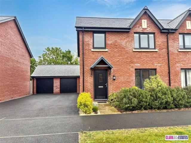 4 Bedroom Semi Detached House