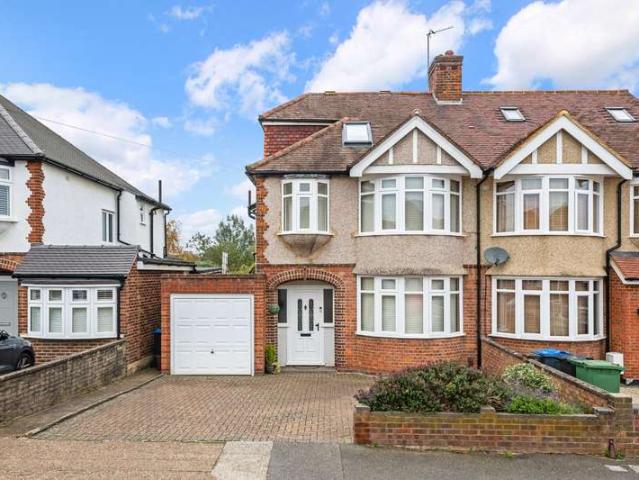 4 Bedroom Semi Detached House