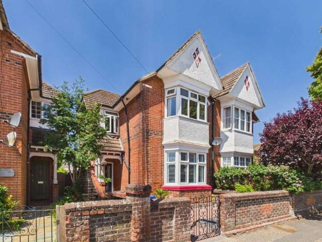 4 Bedroom Semi Detached House