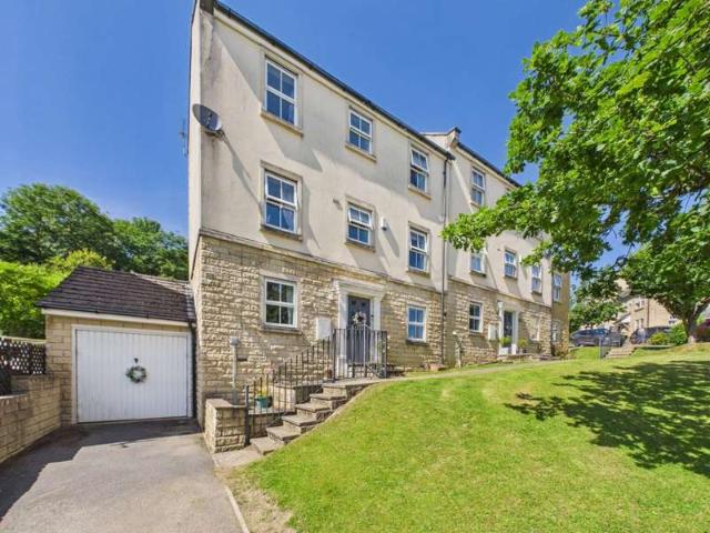 4 Bedroom Semi Detached House