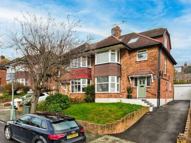 4 Bedroom Semi Detached House
