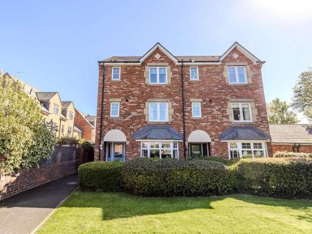 4 Bedroom Semi Detached House