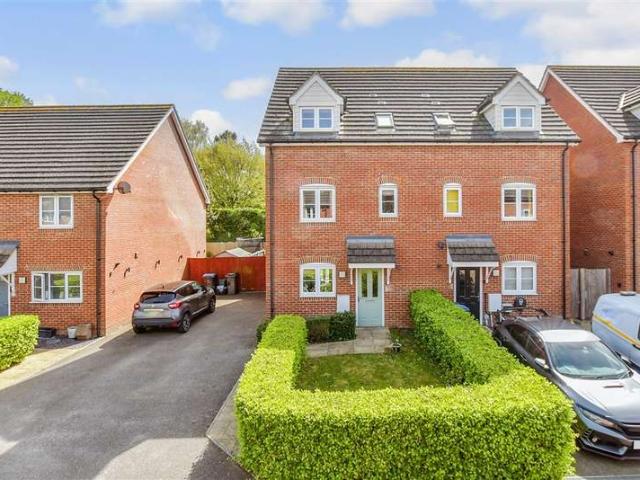 4 Bedroom Semi Detached House