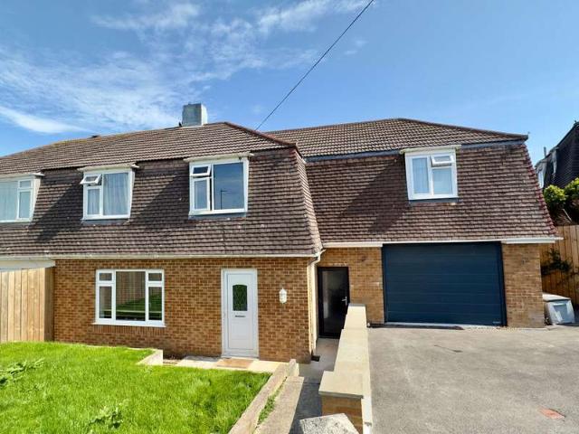 4 Bedroom Semi Detached House