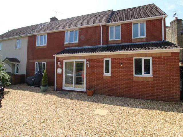 4 Bedroom Semi Detached House