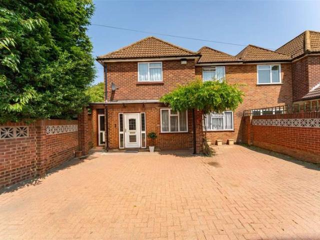 4 Bedroom Semi Detached House