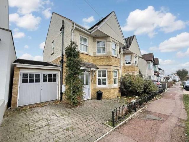 4 Bedroom Semi Detached House