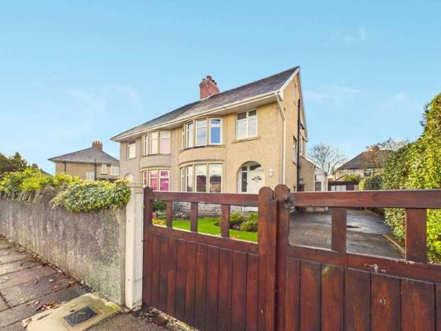 4 Bedroom Semi Detached House