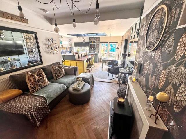 4 Bedroom Semi Detached House
