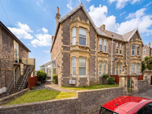 4 Bedroom Semi Detached House
