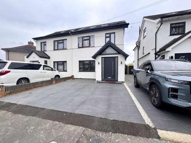 4 Bedroom Semi Detached House