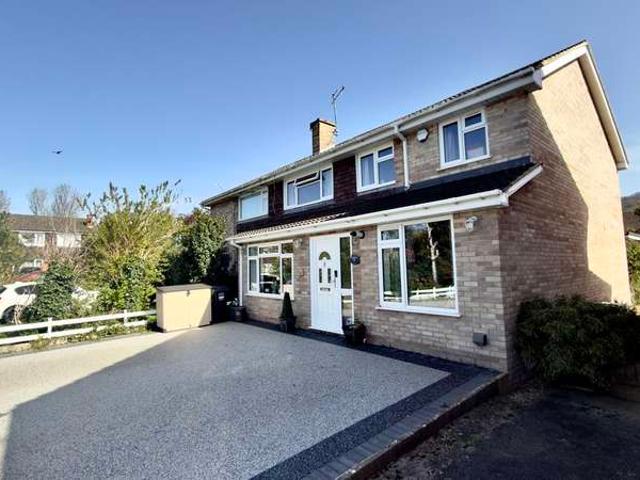 4 Bedroom Semi Detached House