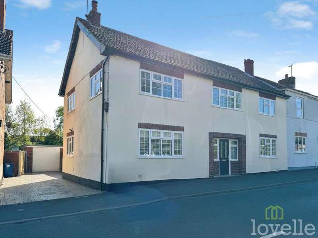 4 Bedroom Semi Detached House