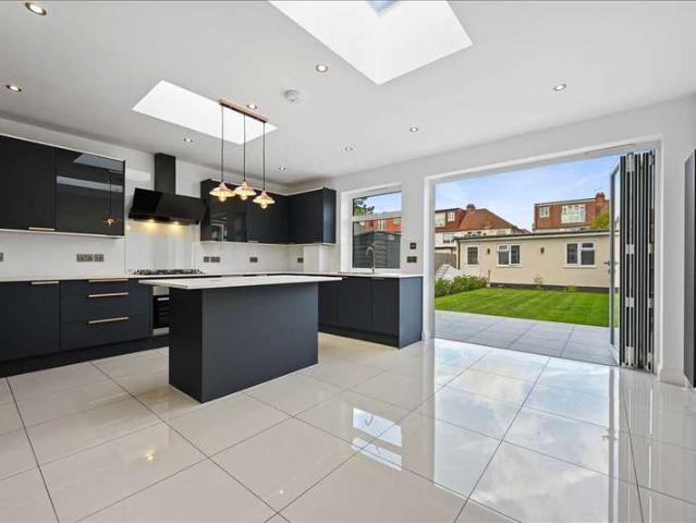 4 Bedroom Semi Detached House