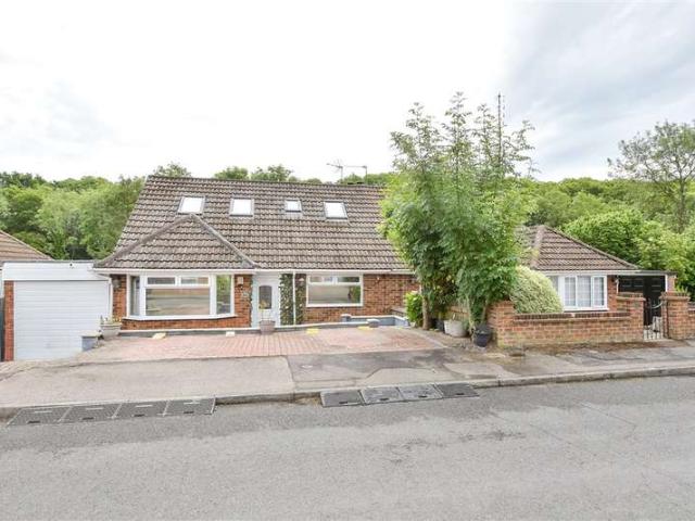 4 Bedroom Semi Detached House