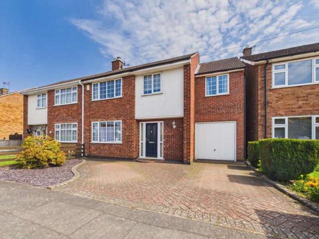 4 Bedroom Semi Detached House