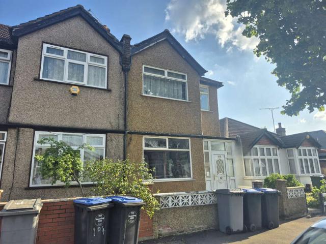 4 Bedroom Semi Detached House