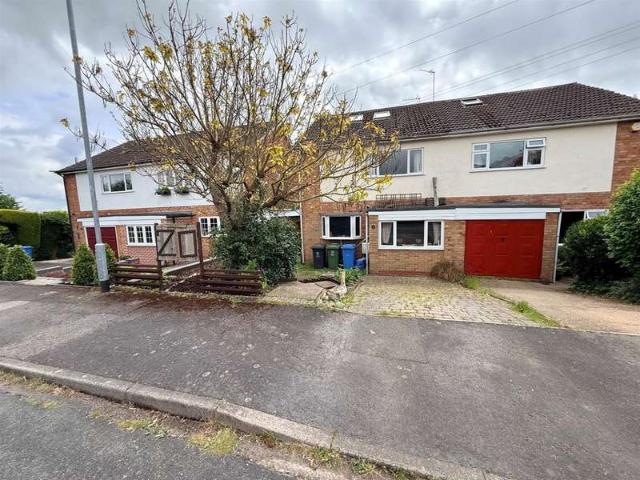 4 Bedroom Semi Detached House