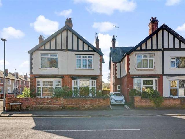 4 Bedroom Semi Detached House