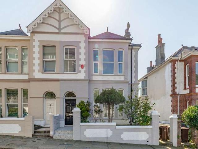 4 Bedroom Semi Detached House