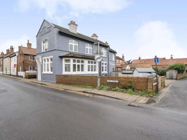 4 Bedroom Semi Detached House