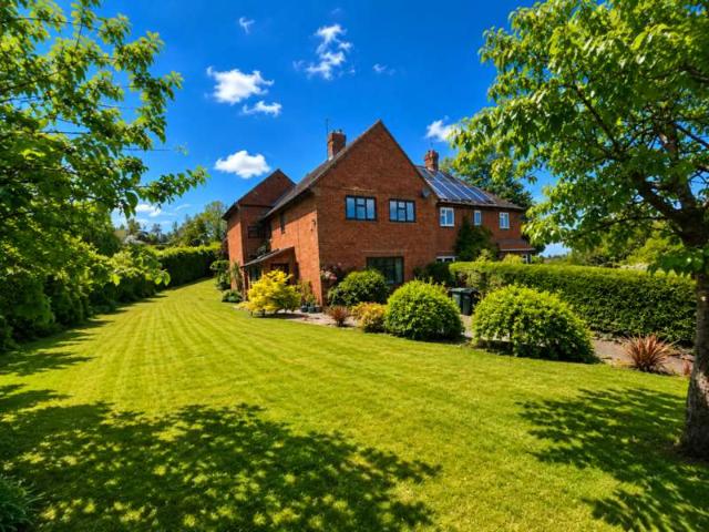 4 Bedroom Semi Detached House