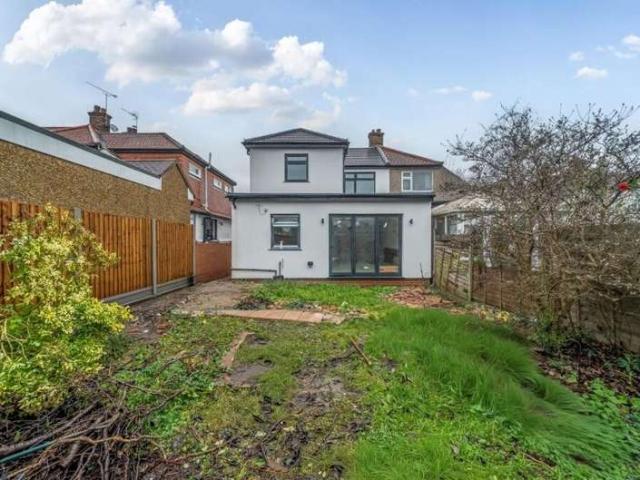 4 Bedroom Semi Detached House