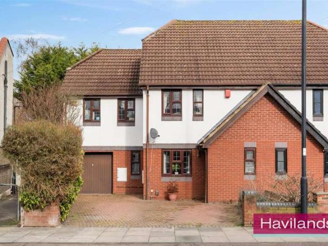 4 Bedroom Semi Detached House