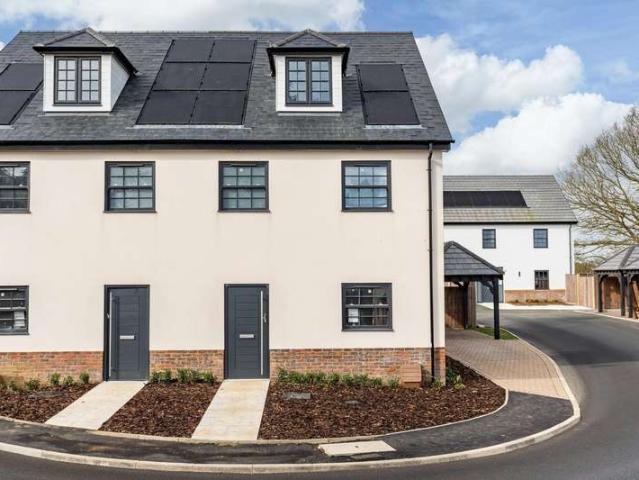4 Bedroom Semi Detached House