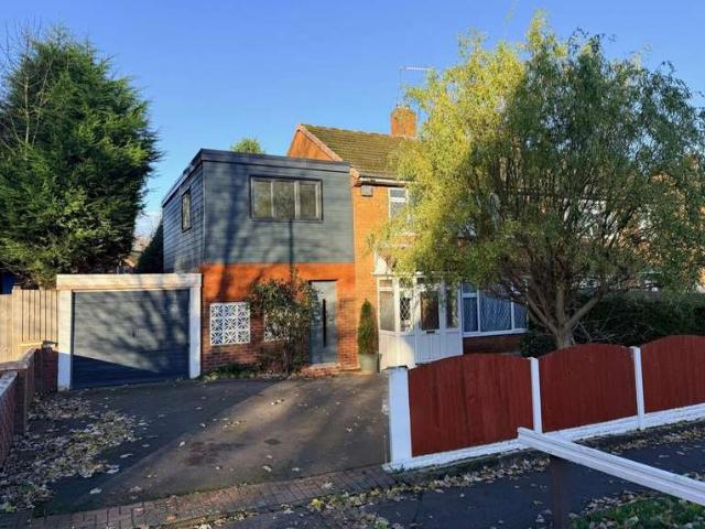 4 Bedroom Semi Detached House