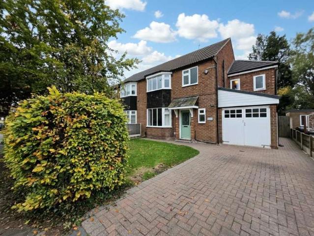 4 Bedroom Semi Detached House