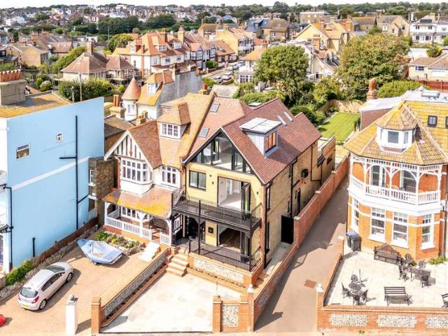 4 Bedroom Semi Detached House