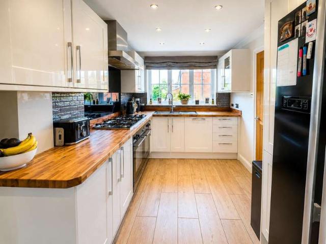 4 Bedroom Semi Detached House