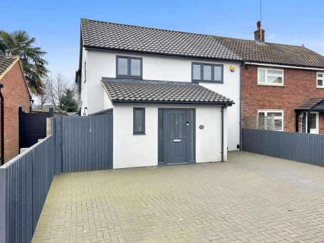 4 Bedroom Semi Detached House
