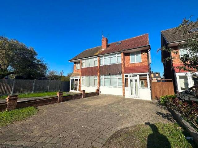 4 Bedroom Semi Detached House