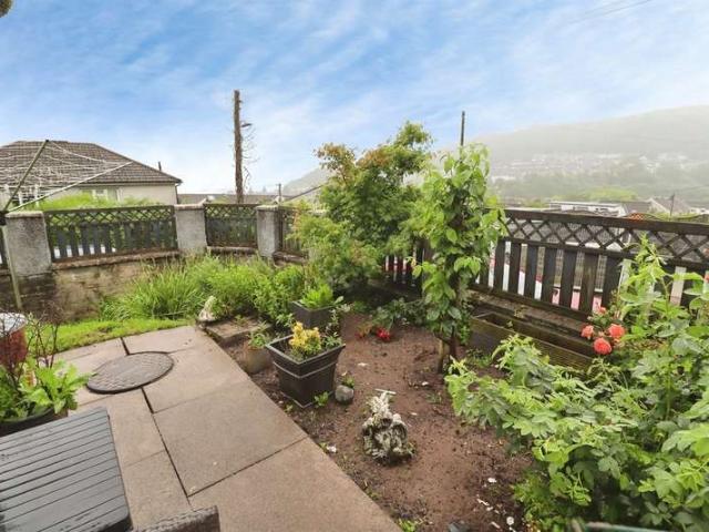 4 Bedroom Semi Detached House