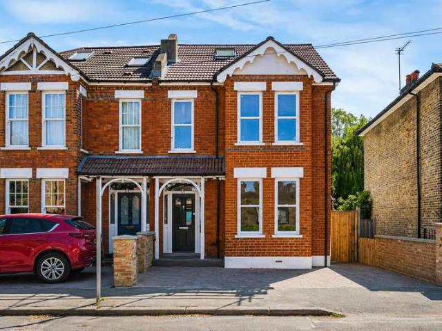 4 Bedroom Semi Detached House