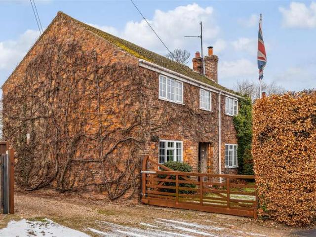 4 Bedroom Semi Detached House