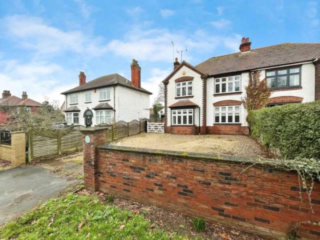 4 Bedroom Semi Detached House