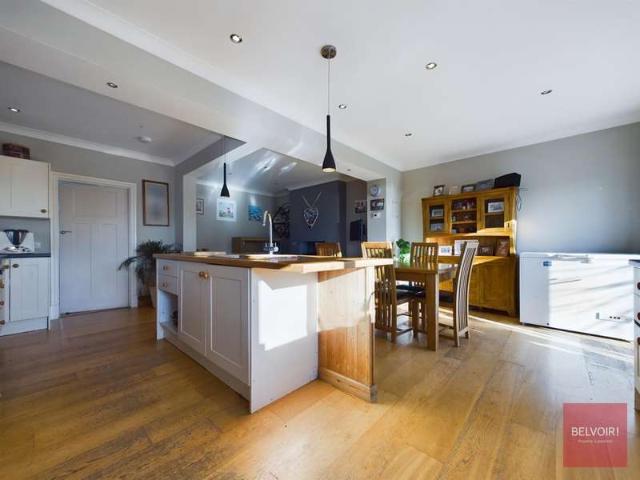 4 Bedroom Semi Detached House