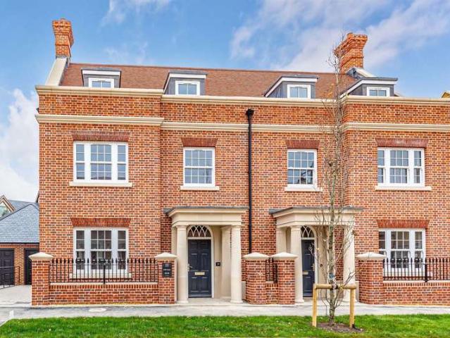 4 Bedroom Semi Detached House