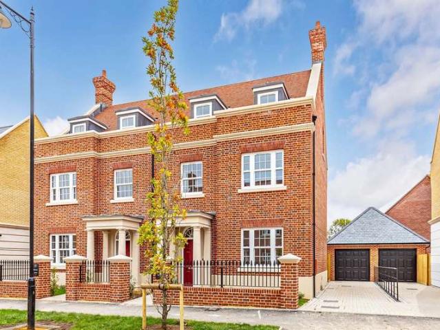 4 Bedroom Semi Detached House