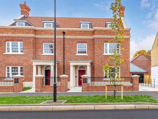 4 Bedroom Semi Detached House