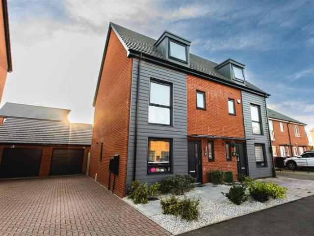 4 Bedroom Semi Detached House