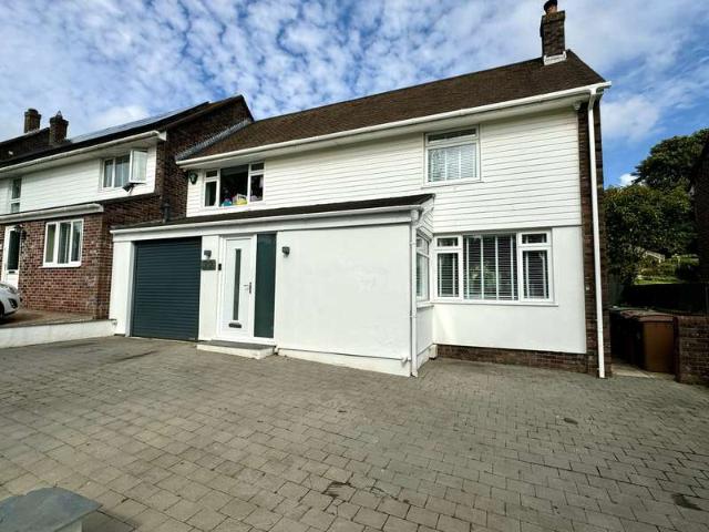 4 Bedroom Semi Detached House