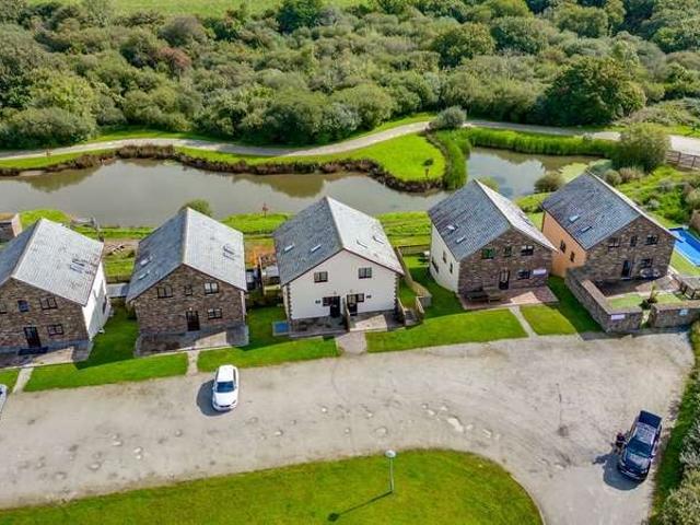 4 Bedroom Semi Detached House